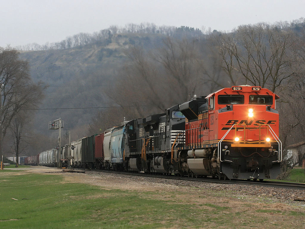 BNSF 9251